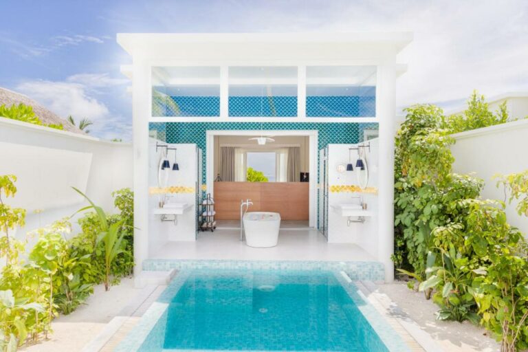 Best Resorts For Plus Size Travelers - The Fat Girls Guide